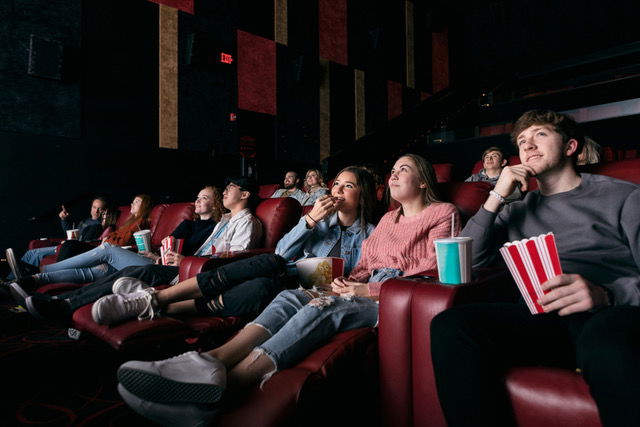 CINEMA SOCIAL | CORBIN, KY - PAGE > PARTY